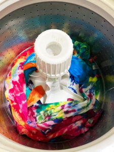 How to Finish a Tie Dye Shirt with Step-by-Step Instructions - Hands ...