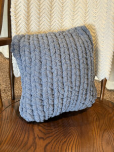 How To Make An Easy Chunky Hand Knit Pillow - Hands That Bless