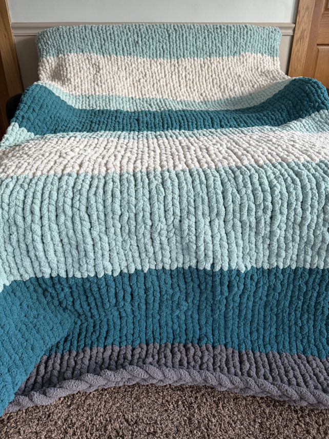 How To Finger Knit A Cozy Blanket With Chunky Yarn - Hands That Bless