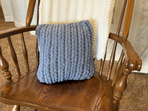 How To Make An Easy Chunky Hand Knit Pillow - Hands That Bless