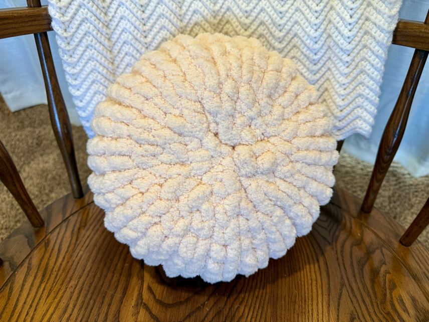 How To Make An Easy Chunky Hand Knit Pillow - Hands That Bless